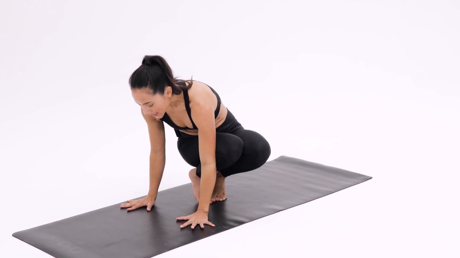 How to Do Side Crow Yoga Pose: Stretches and Tips — Alo Wellness Club | The Blog