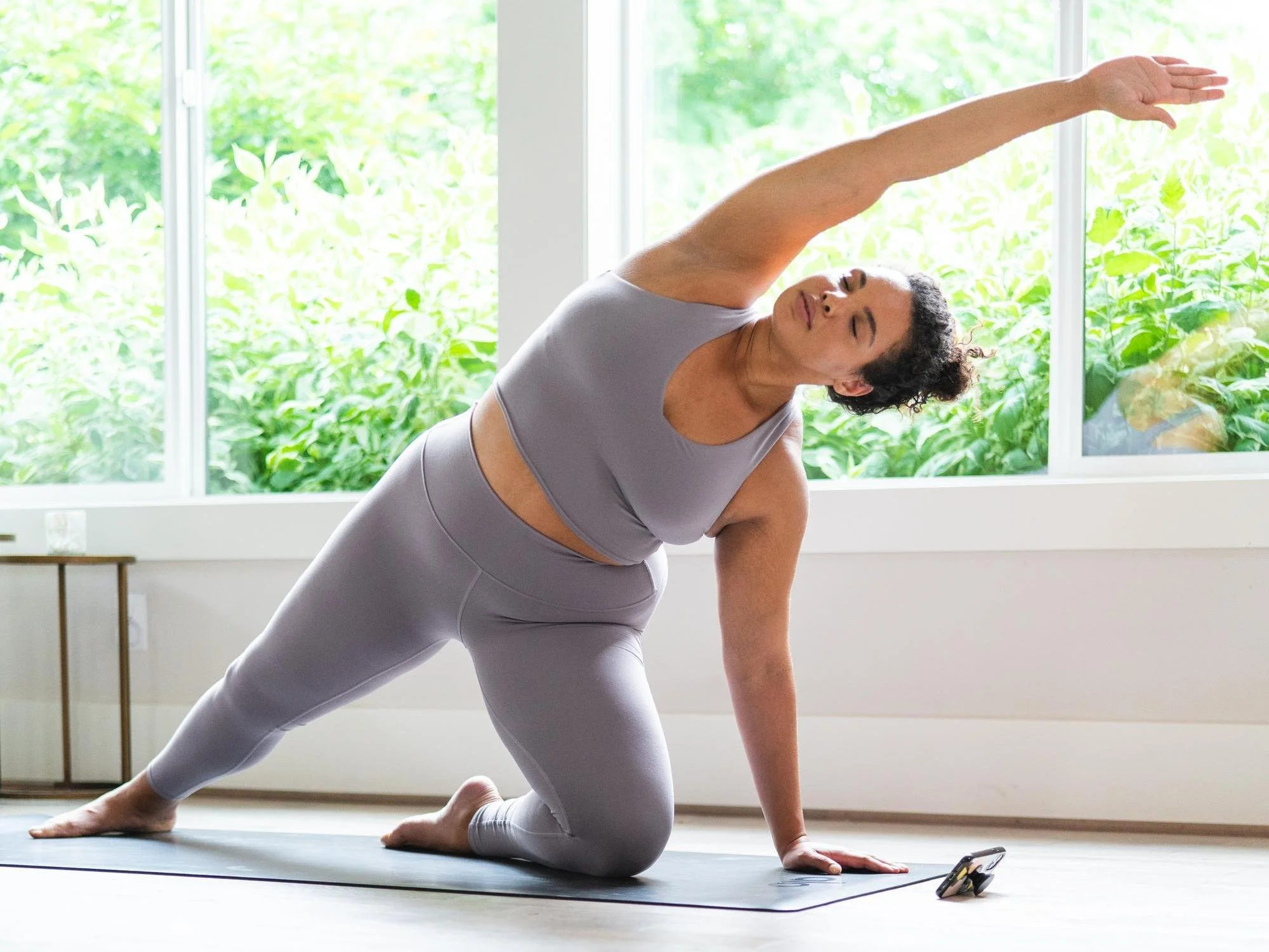 How to Do Extended Side Angle Pose in Yoga — Alo Wellness Club | The Blog