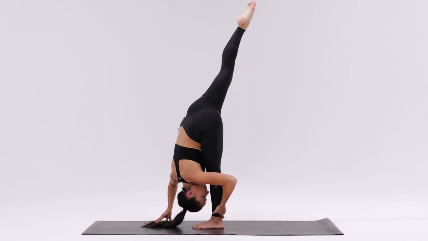 How to Do Standing Splits Pose in Yoga — Alo Wellness Club | The Blog