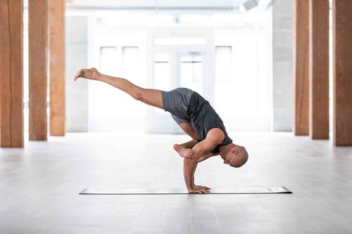 16 Pigeon Pose Variations for Strength & Flexibility — Alo Wellness ...