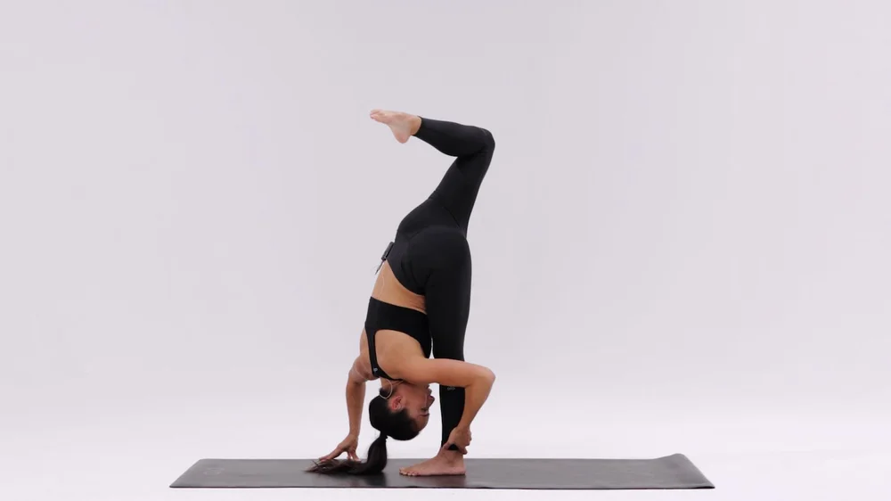 How to Do Standing Splits Pose in Yoga — Alo Wellness Club | The Blog