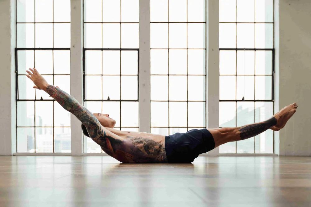 8 Deep Core Exercises to Improve Your Strength — Alo Wellness Club ...
