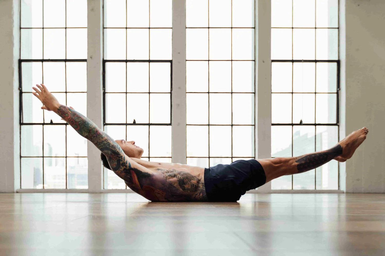 8 Deep Core Exercises to Improve Your Strength — Alo Wellness Club ...