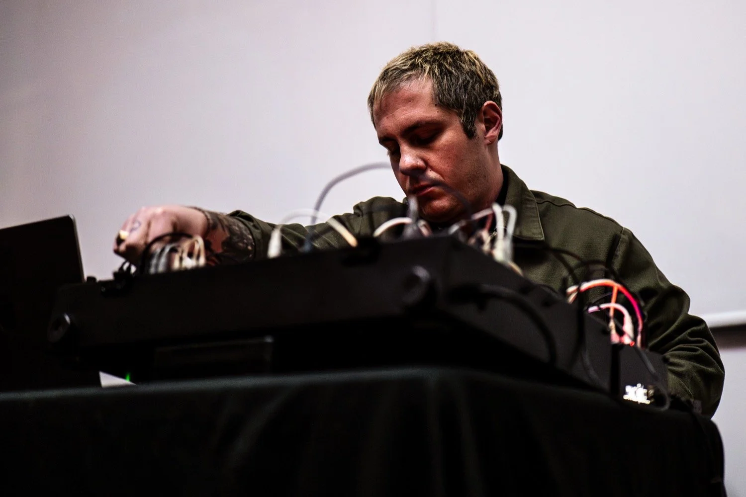 Review: Brett Naucke at Lamplight — Asheville Stages