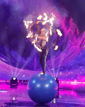 Grace Good | Circus Performer & World Record Holder