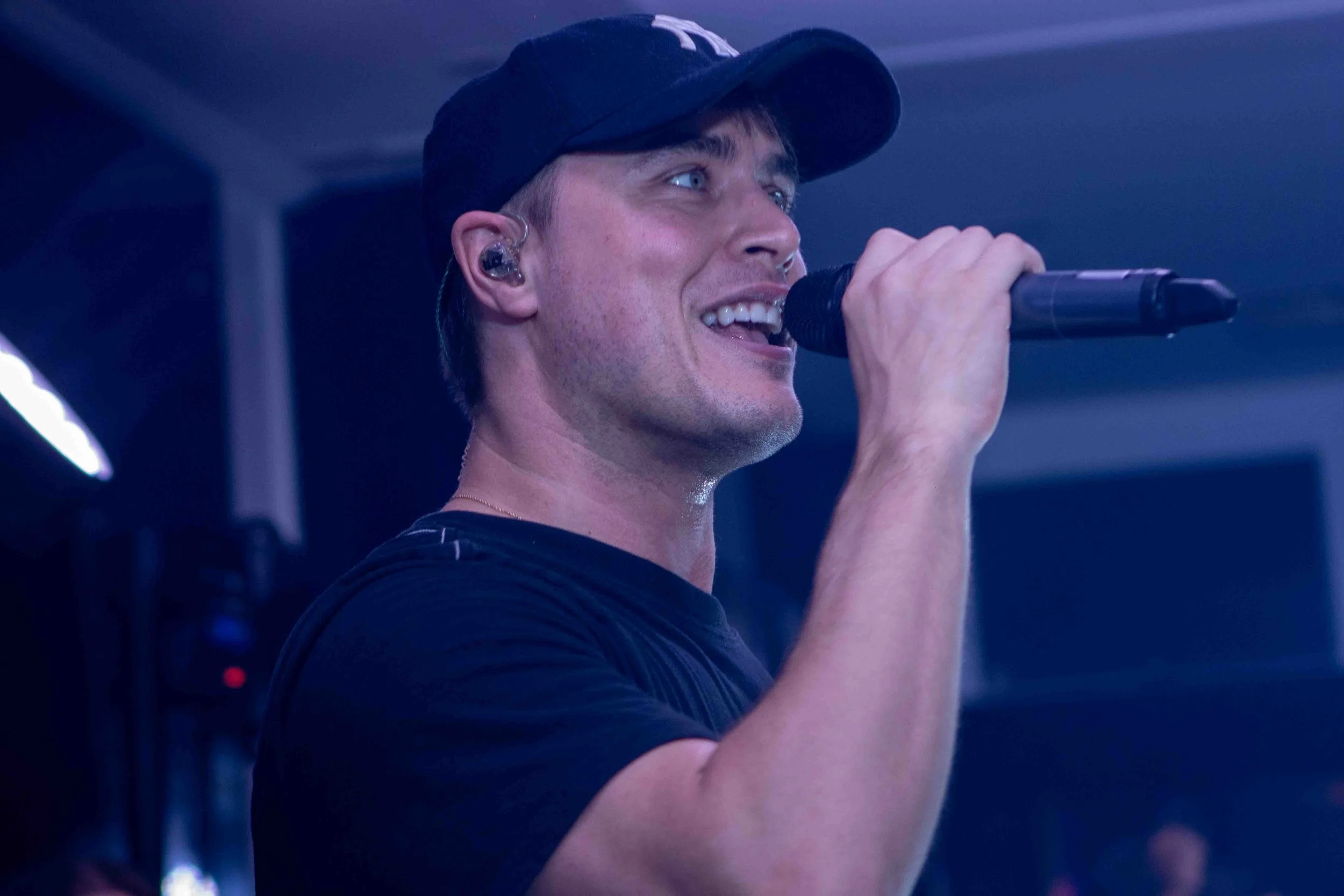 Illy - The Long Way Round Tour