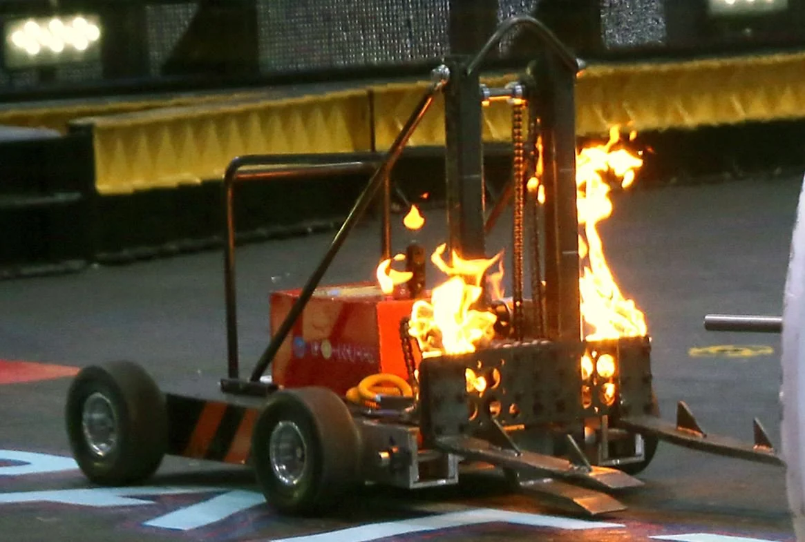 HUGE vs. Free Shipping - 2018 Fight #2 | Blog | Team HUGE Battlebots Blog