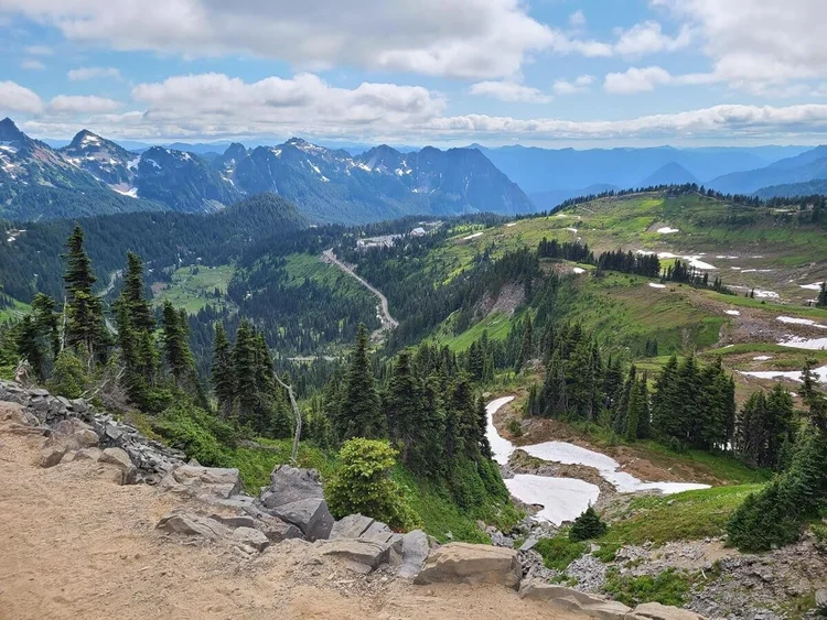 How to Hike the Skyline Loop Trail in Mount Rainier National Park ...