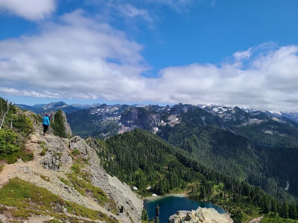 How to Hike to Tolmie Peak Lookout in Mount Rainier National Park ...