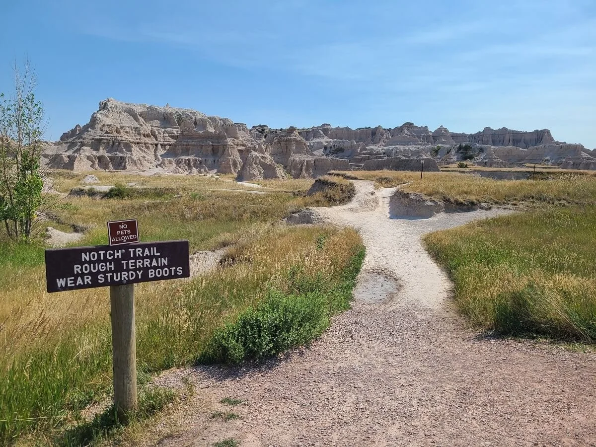 How to Hike the Notch Trail in Badlands National Park — Dirty Shoes ...