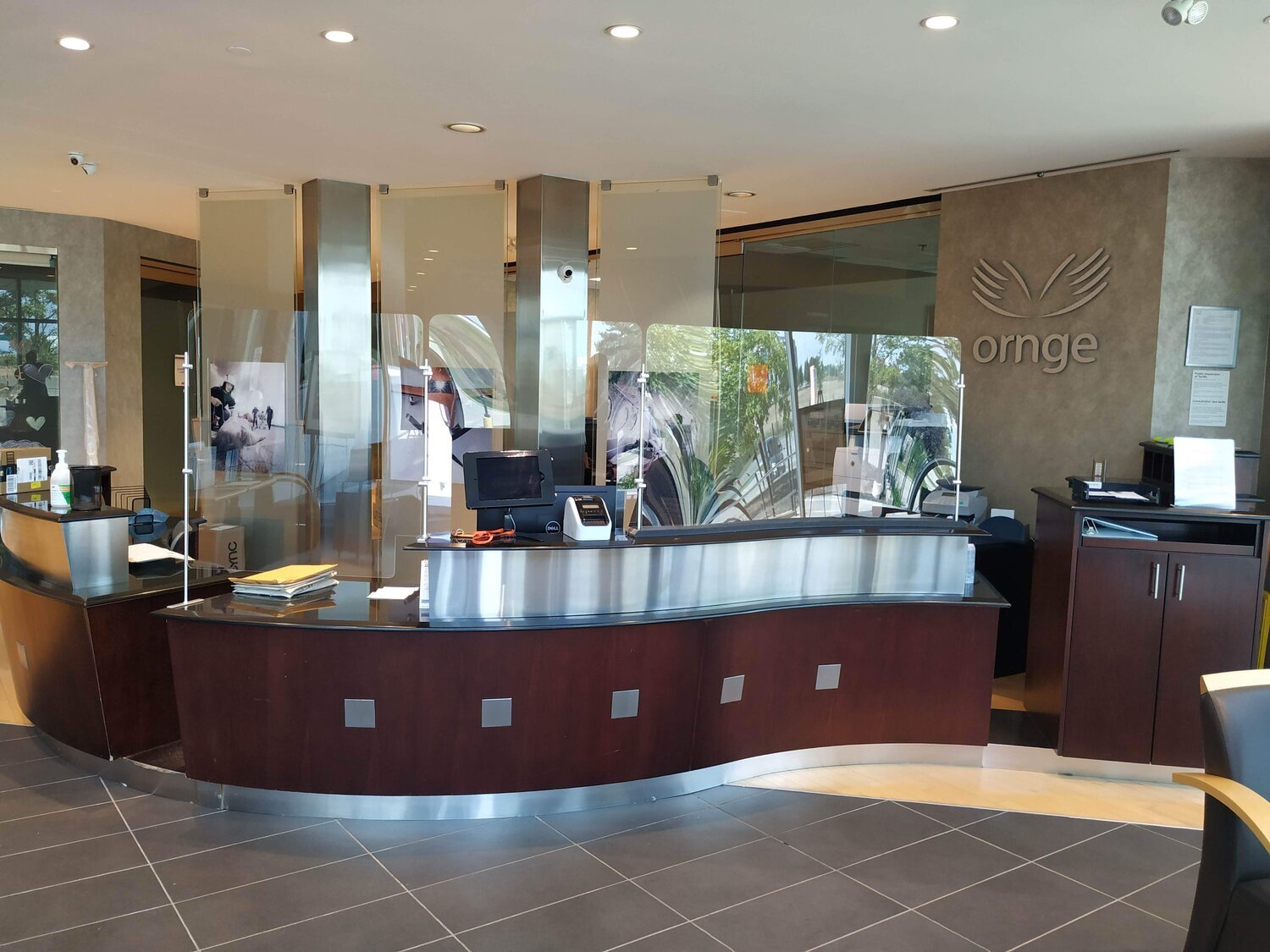 Plexiglass Repair: How To Repair Plexiglass Scratches