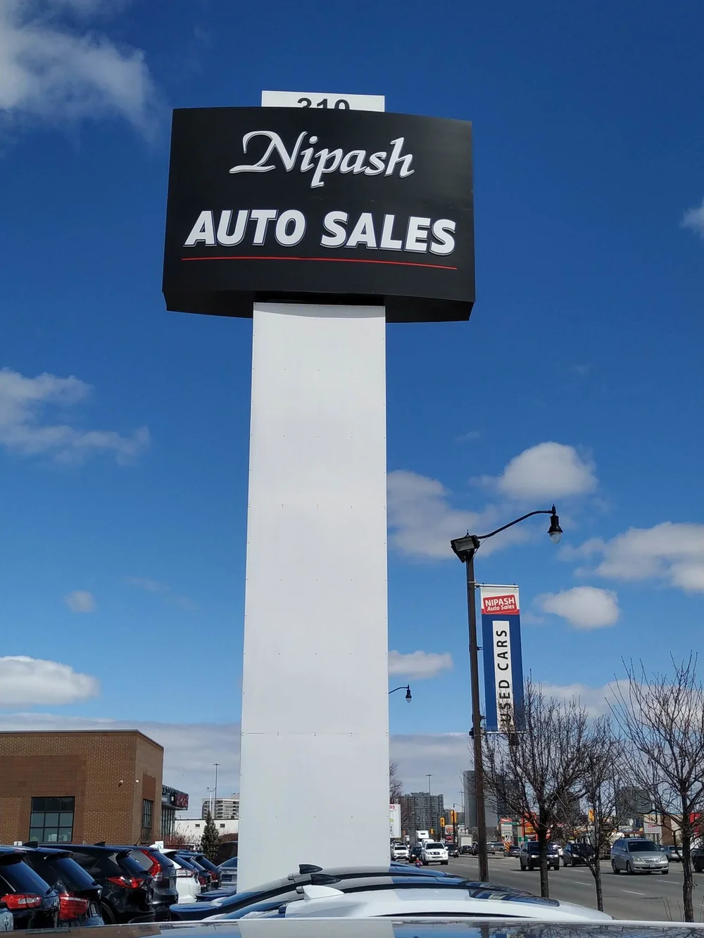 Why Choose Illuminated Signs for Your Business?