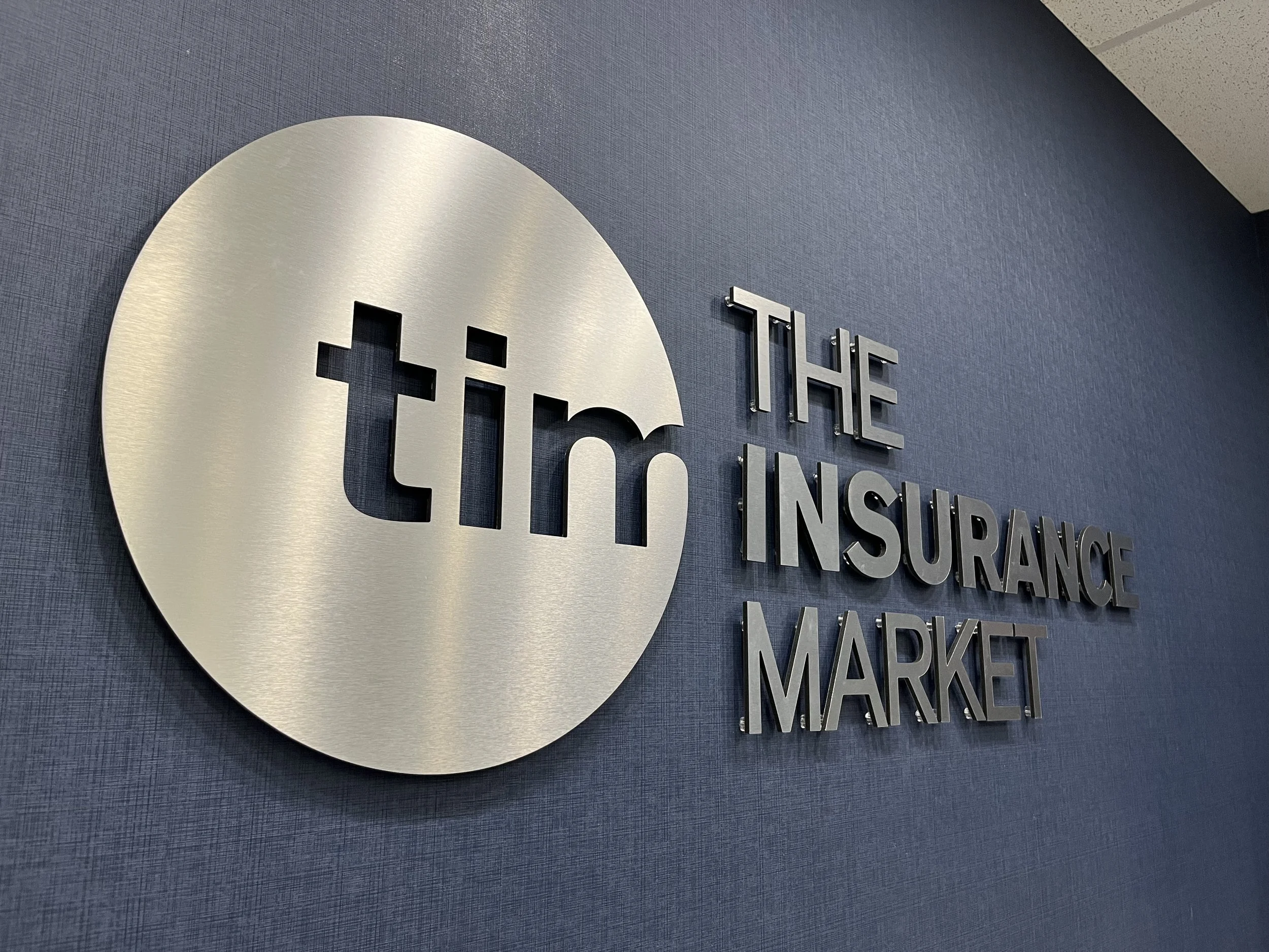 The Ultimate Guide to Choosing the Right Signboard for Your Business