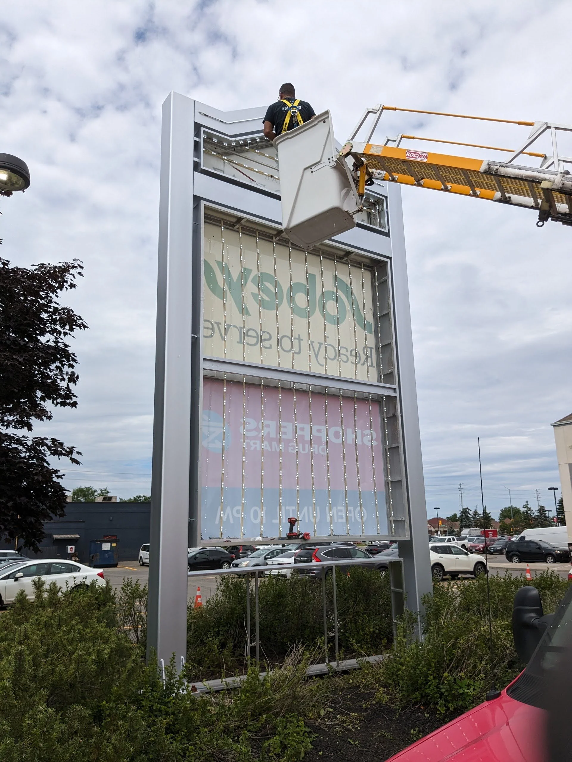 Sign Retrofitting: Lamps to LEDs