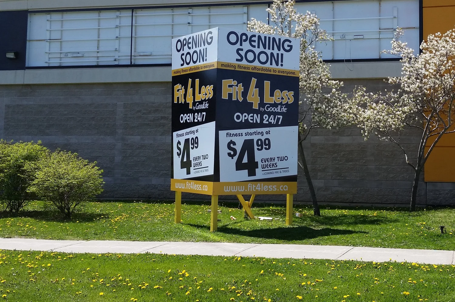 Buying and Using Real Estate Development Signs Effectively