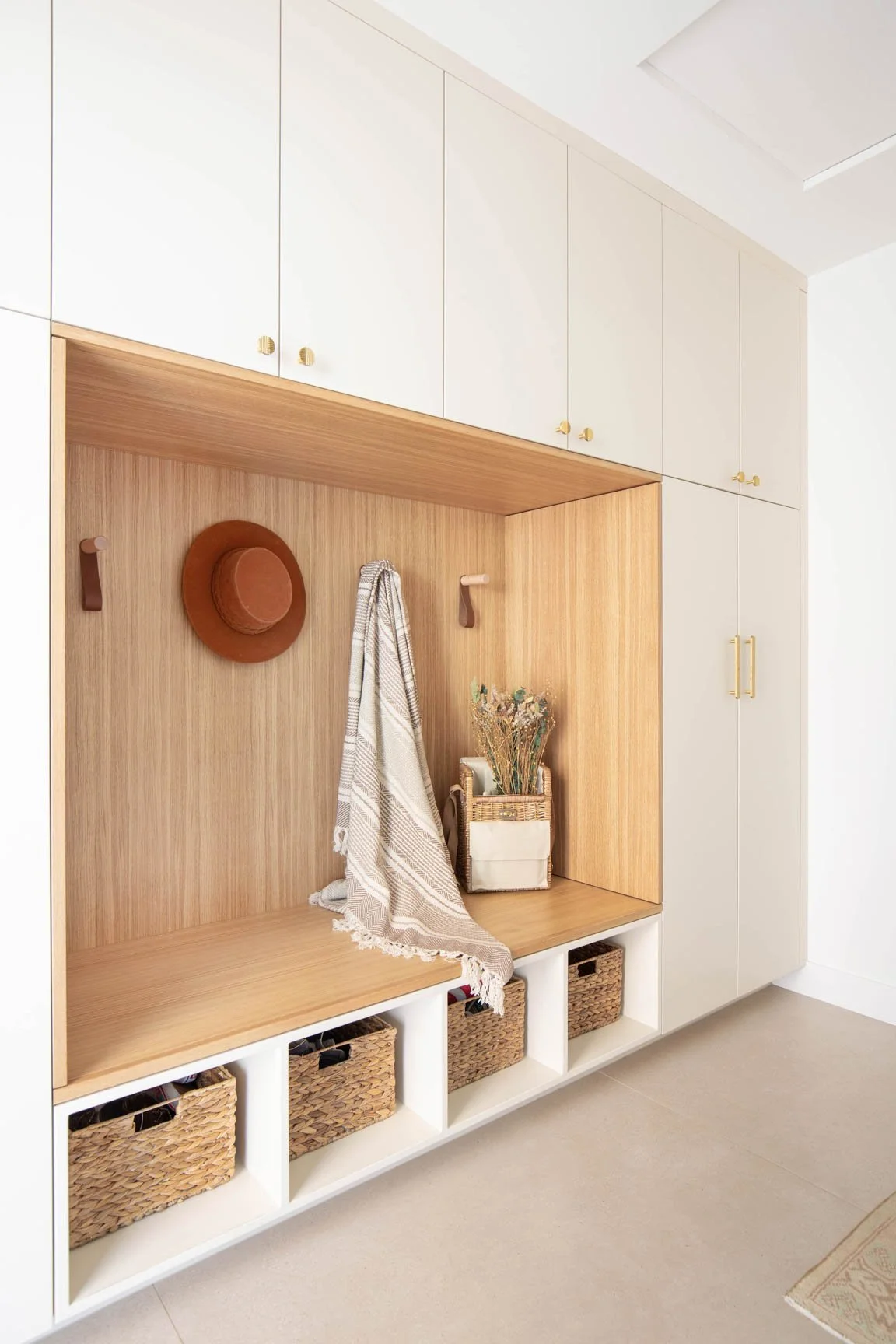 Coastal Modern Design with Natural Materials and White Oak Cabinetry ...