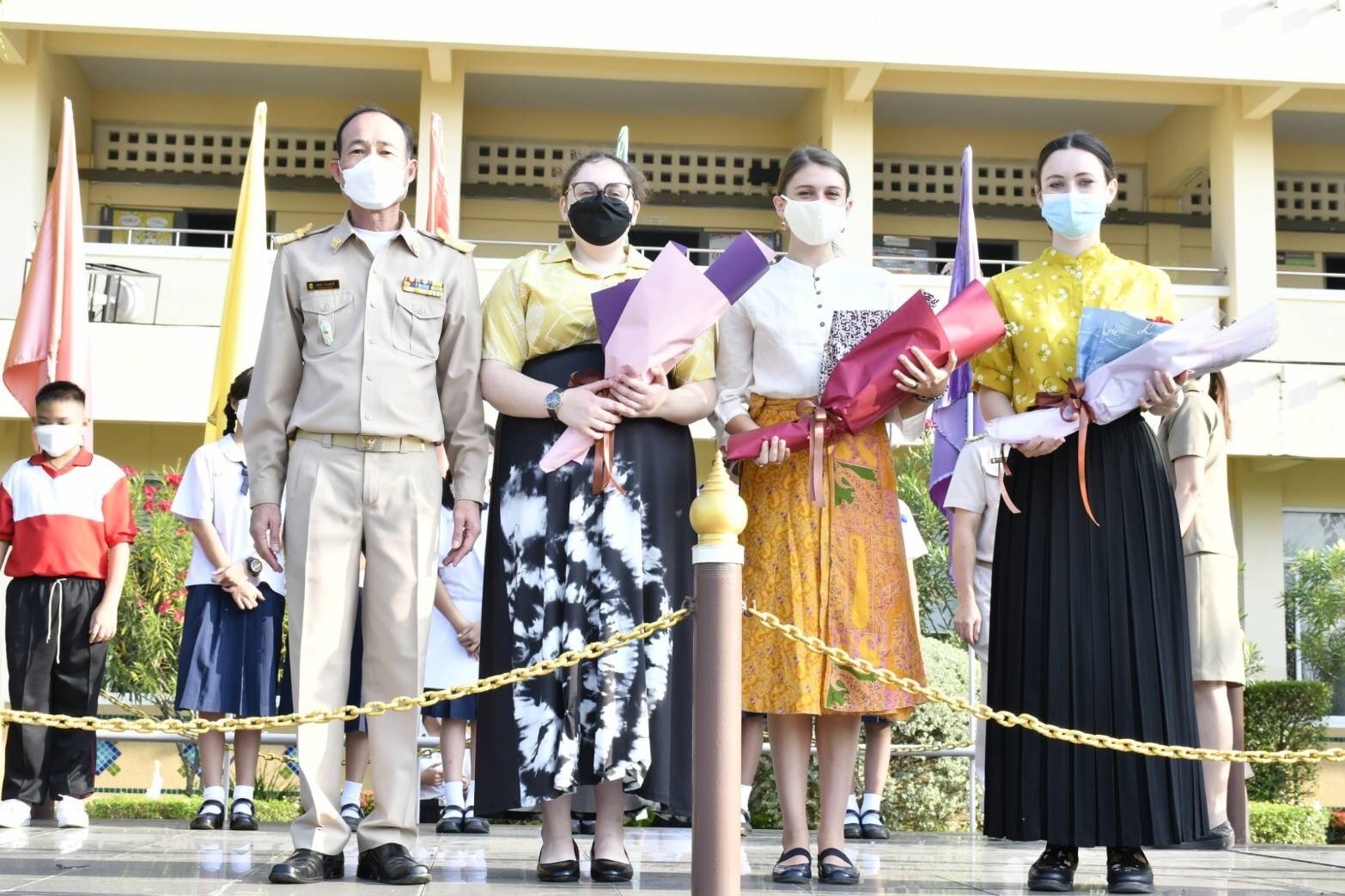 Dress Code Teachers: Tips for Teachers in Thailand — Teach & Travel ...