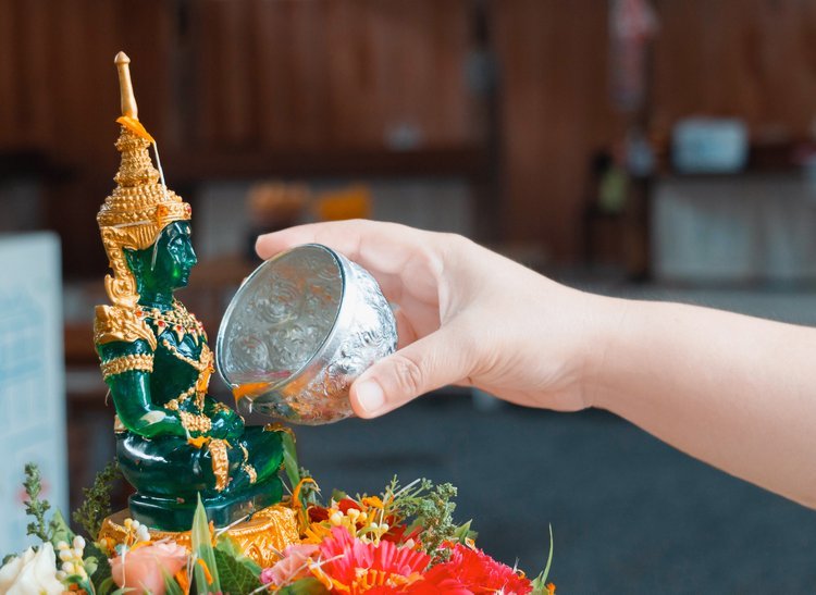 Songkran Festival 2026 Cultural Guide | Traditions & Hotspots