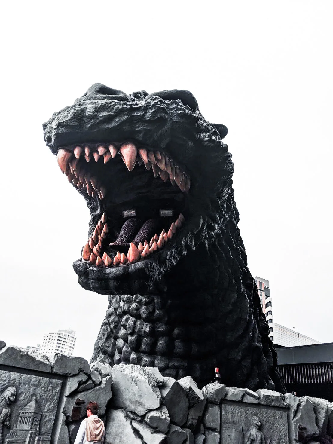 TOKYO GUIDE | HOW TO SEE THE GODZILLA HEAD IN SHINJUKU — Hello! Tokyo Tours
