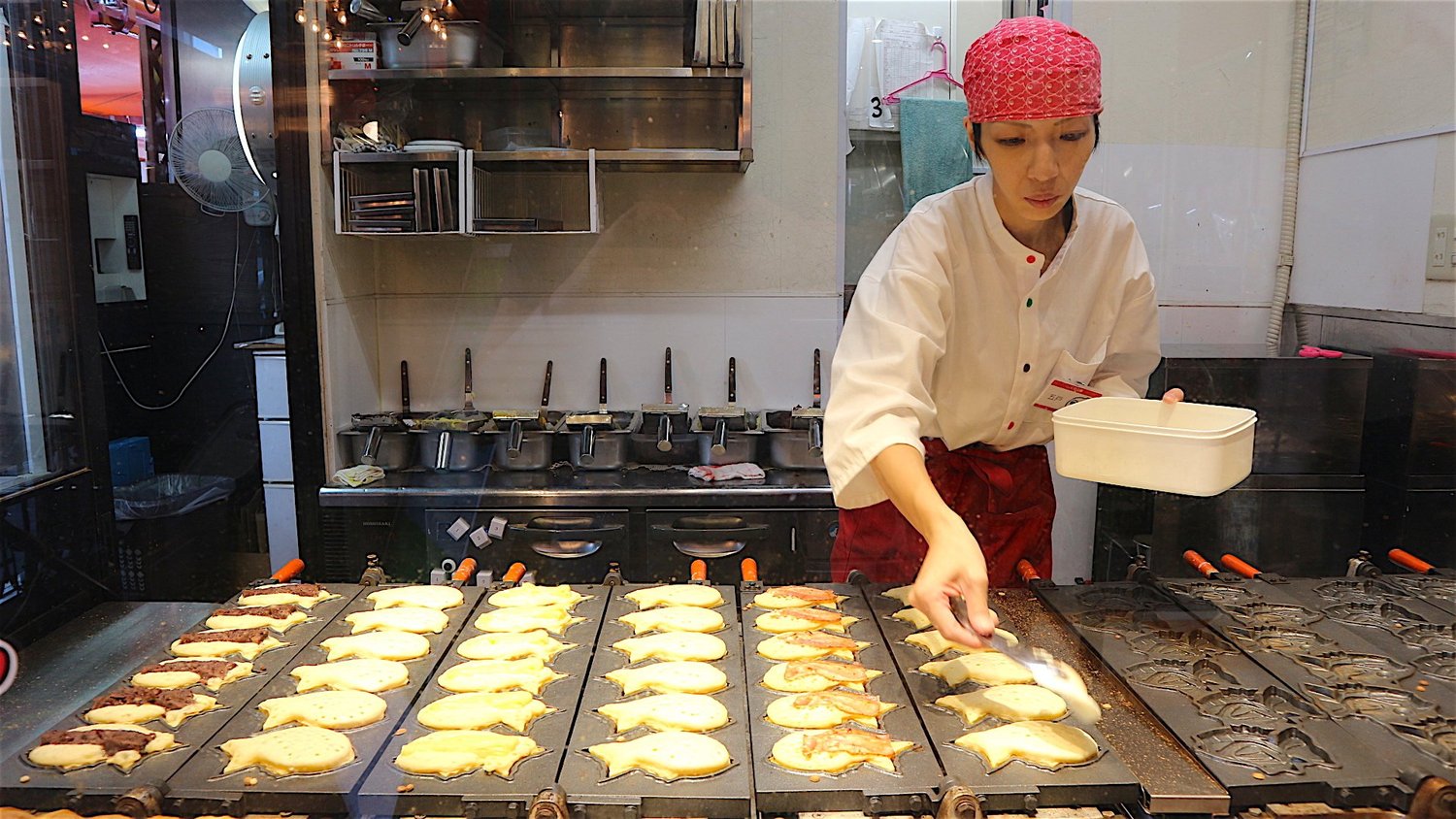 Taiyaki: The Irresistible Japanese Snack on a Tokyo Food Tour — Hello ...