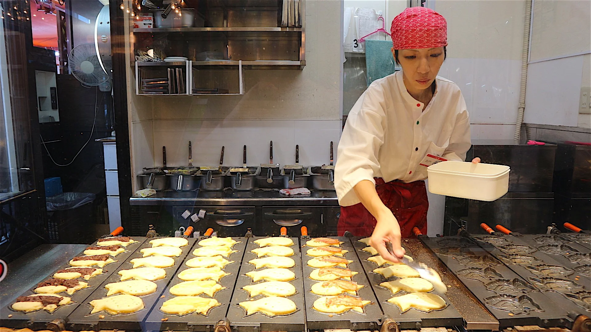 Taiyaki: The Irresistible Japanese Snack on a Tokyo Food Tour — Hello ...