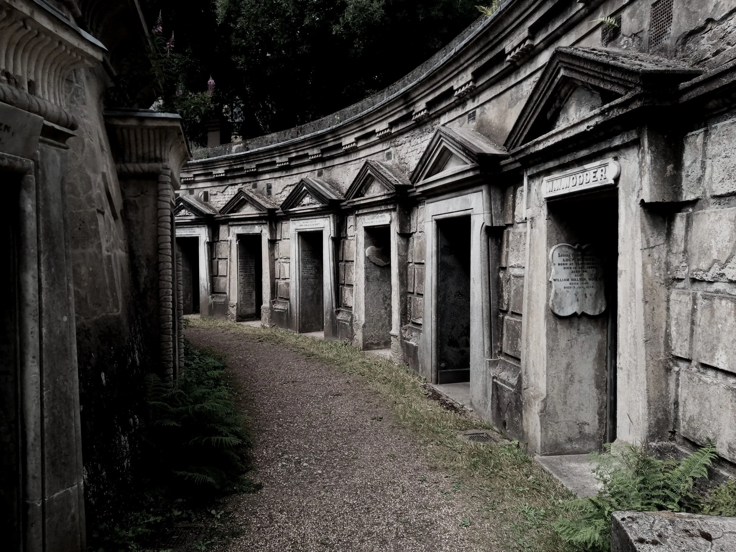 Highgate Cemetery: A Deep Dive into Its Historical Hauntings ...