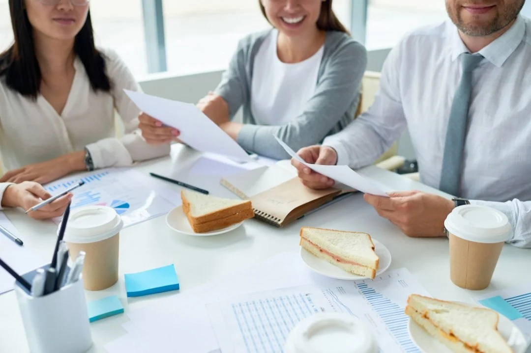 How to Plan a Successful Lunch and Learn at Your School — Books & Bytes ...