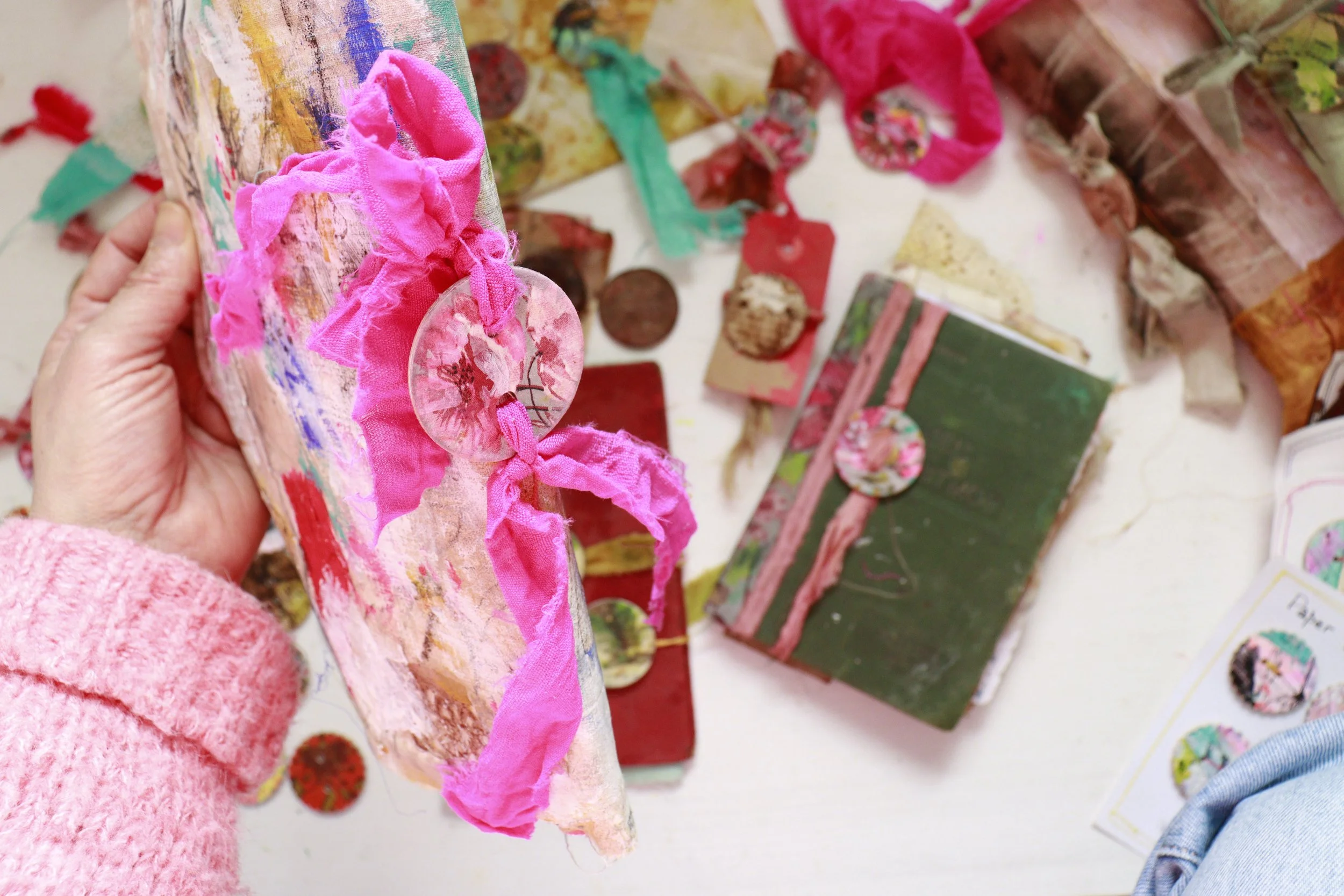 Different ways to use Paper Buttons on art journals — Francisca Nunes ...