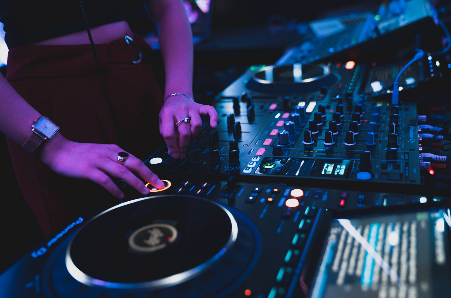 Animation DJ Événements: Mariages & Soirées — Timac Event