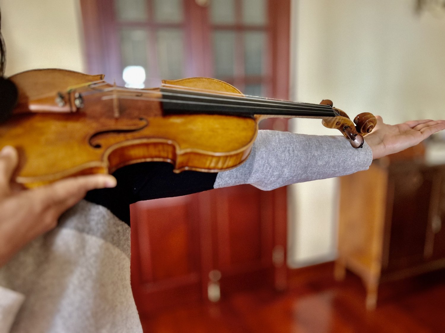 Choosing the right violin size — Maite Iglesias