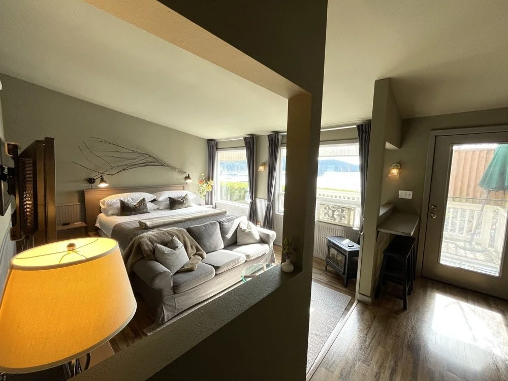 Spruce Room at Kingfish Inn | Charming Orcas Island Sta — Kingfish at ...