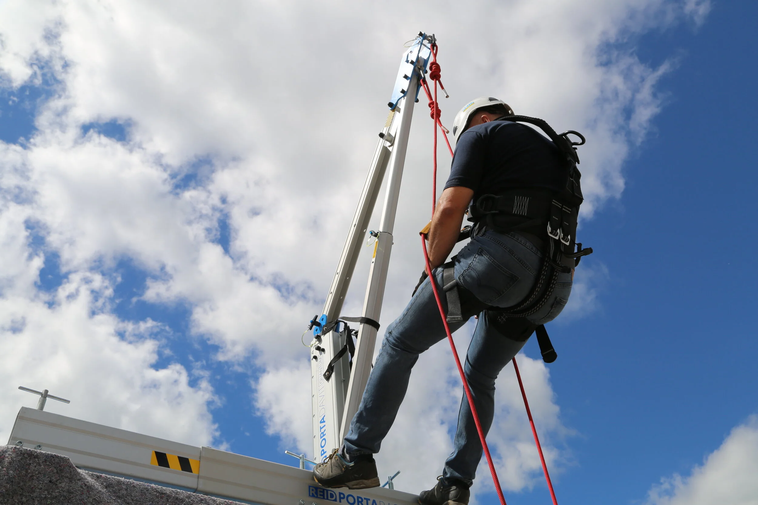 REID Lifting - PORTA DAVIT QUANTUM – Goods and Personnel Lifting, Fall ...
