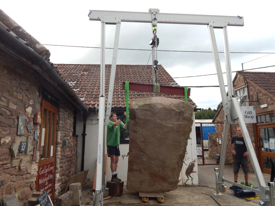 A REID Aluminum mobile gantry supports in the carving of a stone ...