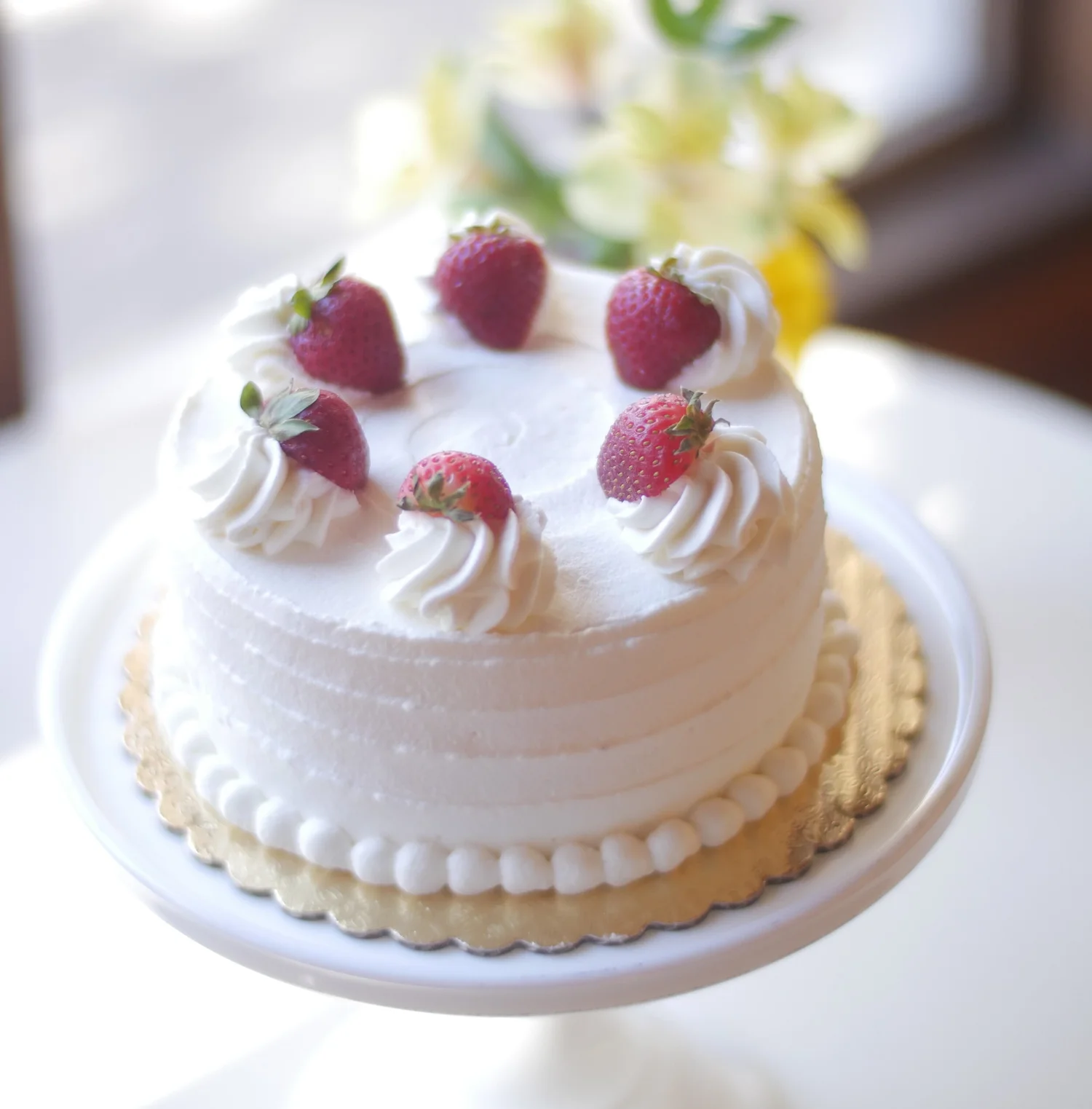 CAKES — Creekside Bakery