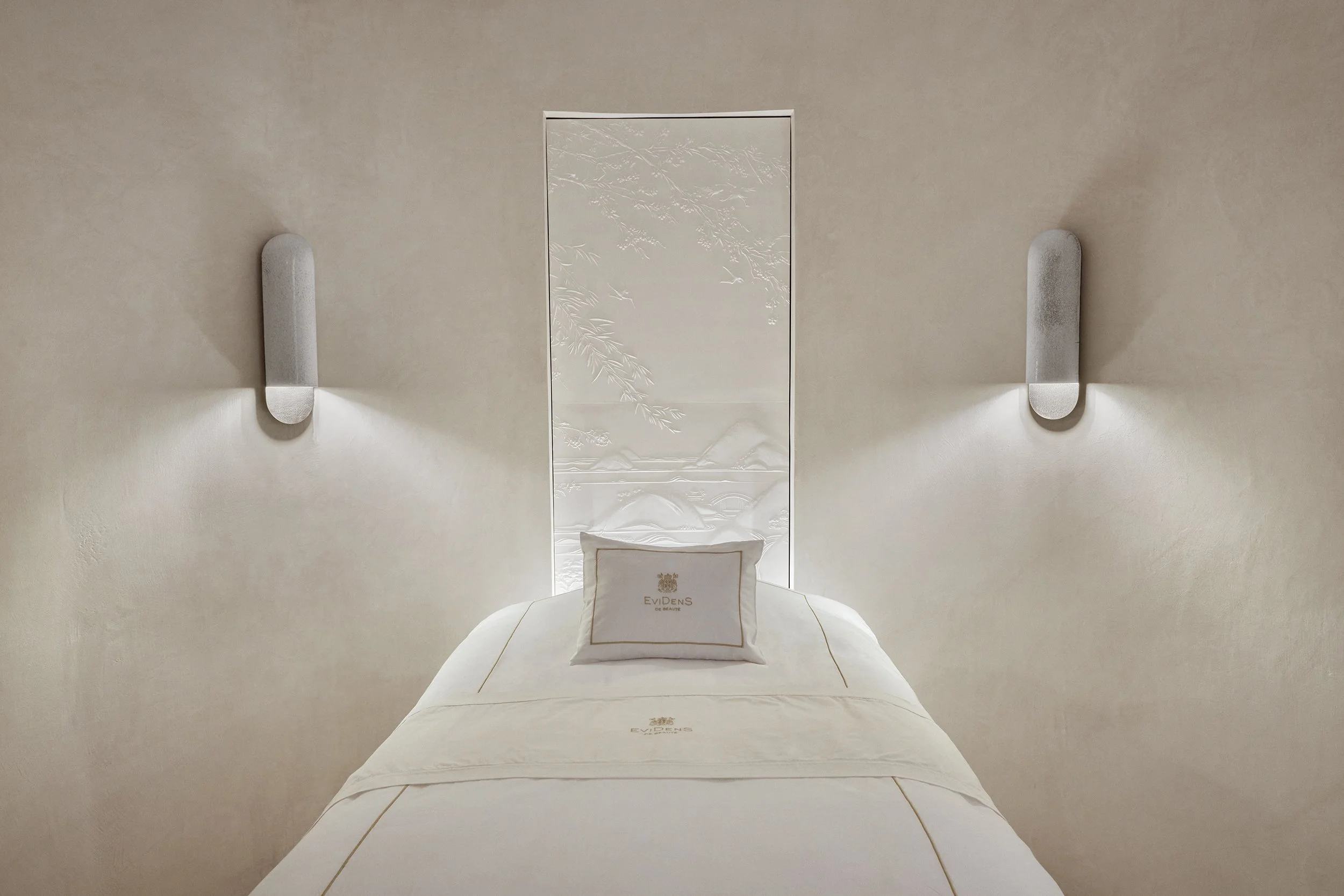 EviDenS de Beauté Unveils OxyLight Cabin at Hôtel de Crillon, Paris ...