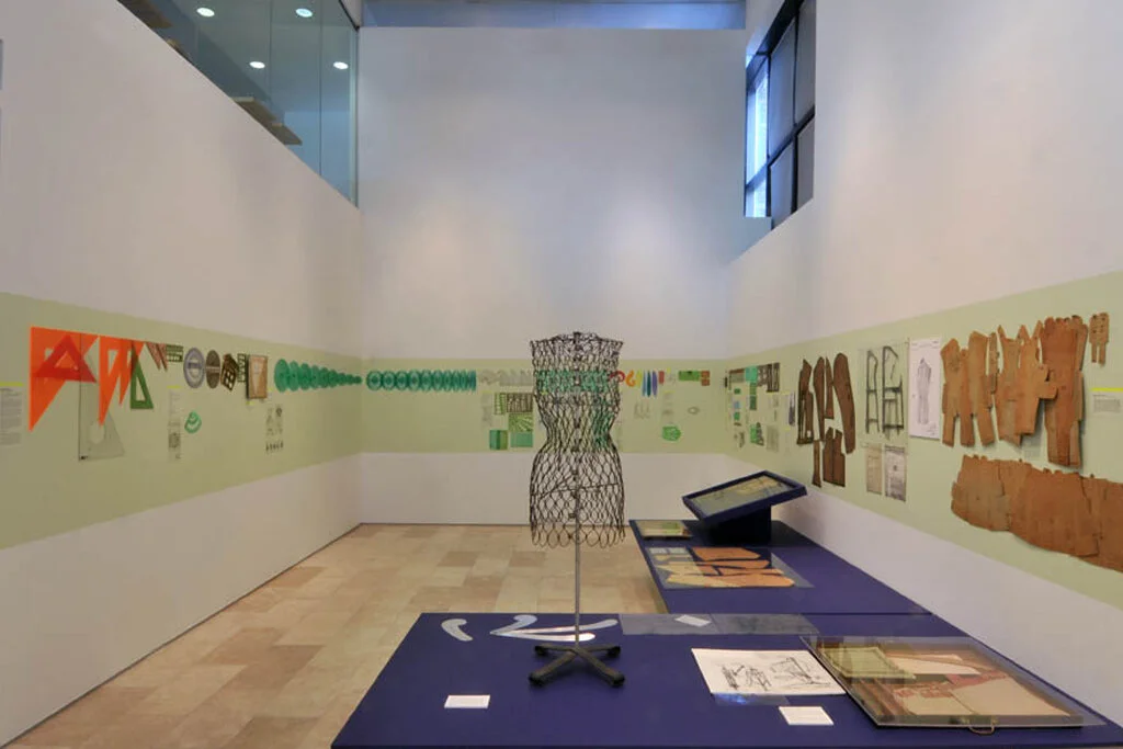 Installation 04: Tailoring Form: A Brief Look at the Anonymous History ...