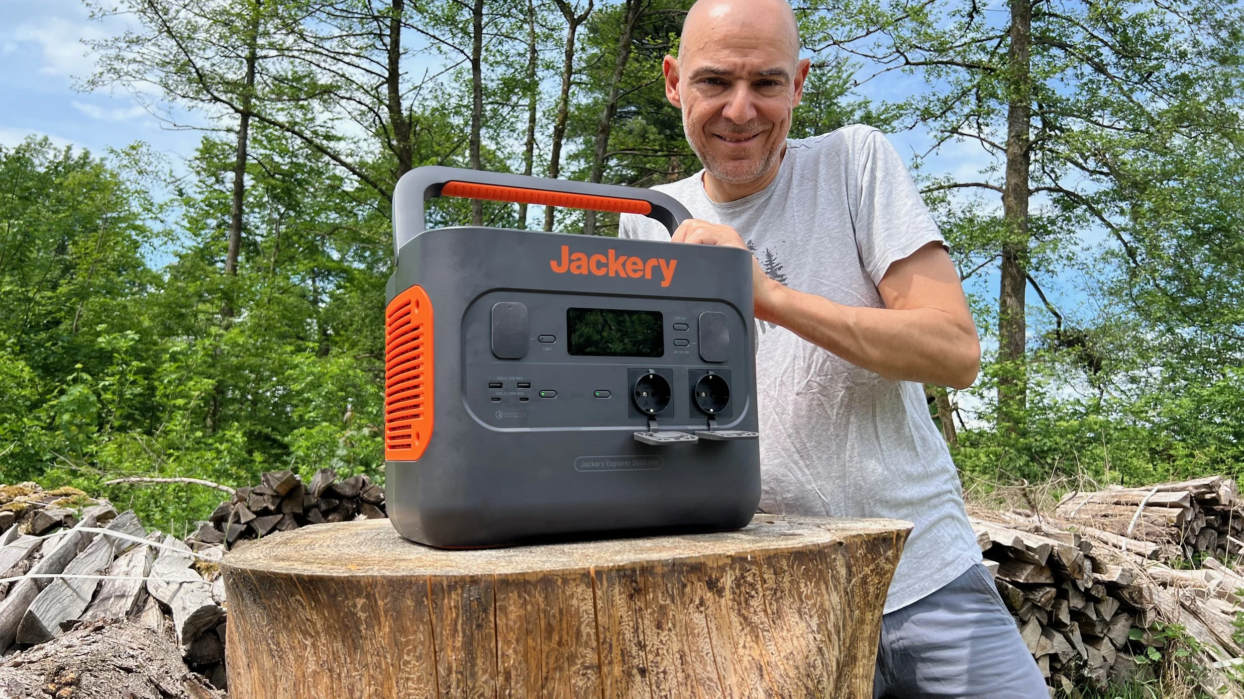 Jackery 2000 Pro