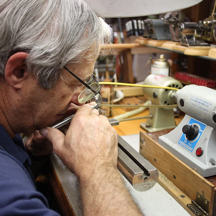 Servicing — The Clock Shop of Vienna
