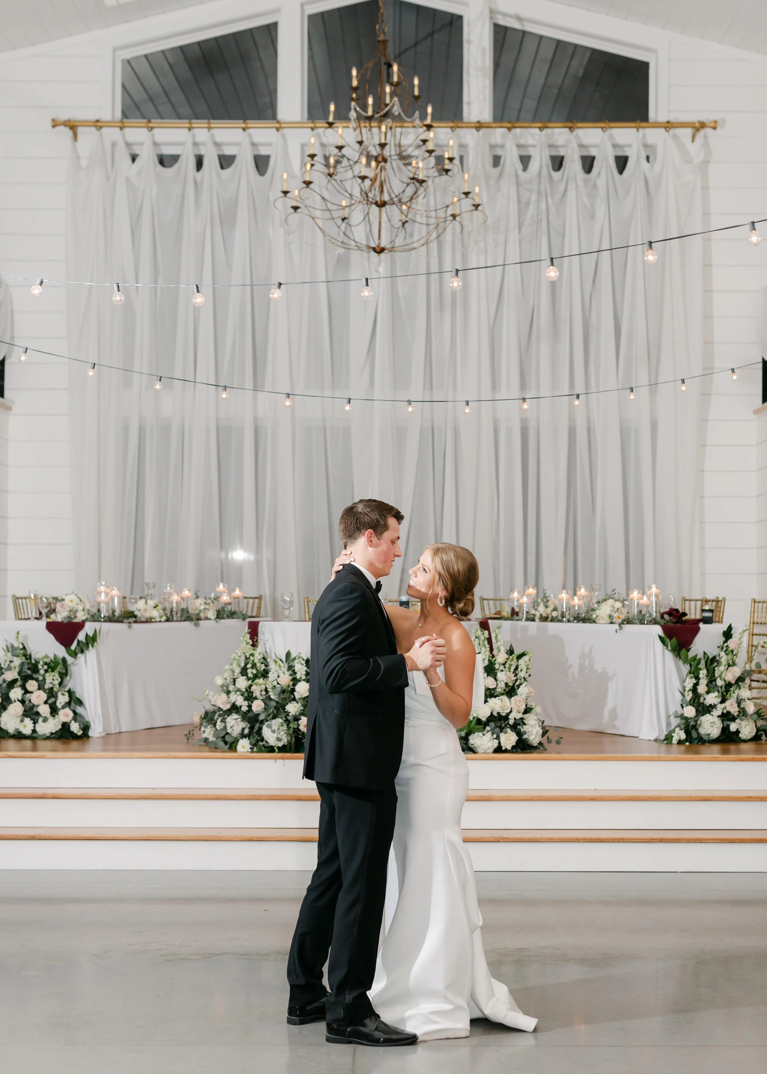 Interactive Wedding at Modern Wedding Venue | Emily + Zach from Columbia, MO — Emerson Fields ...