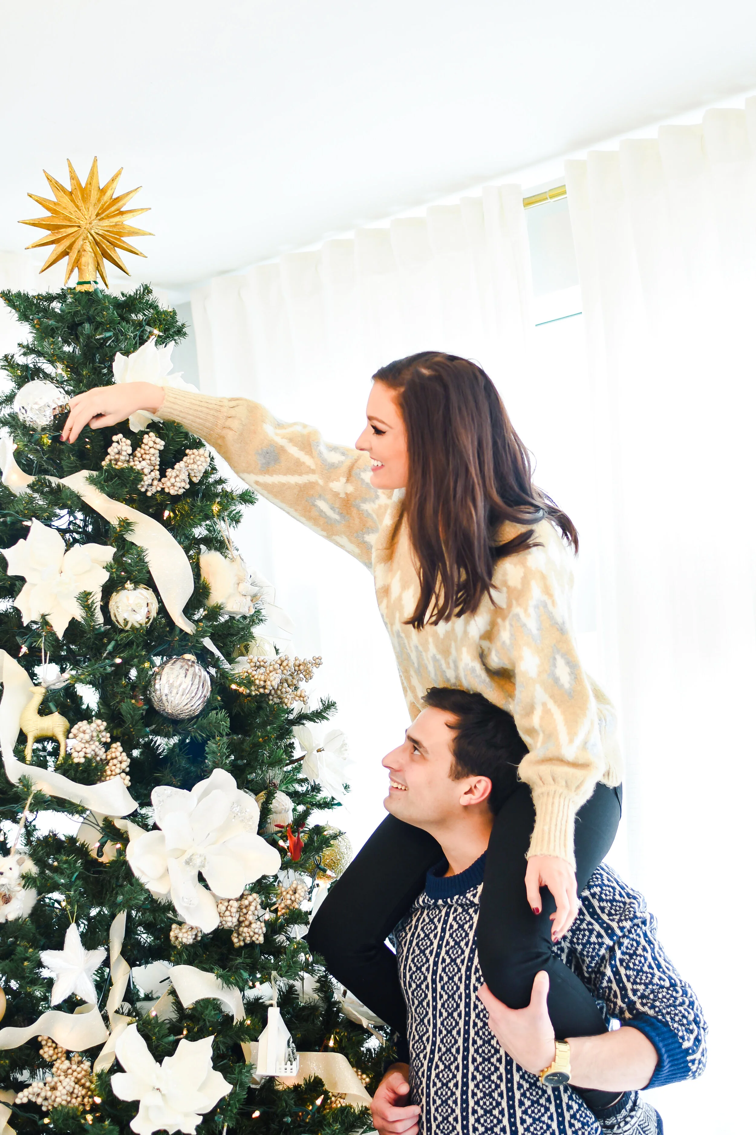 TIMELESS WHITE + GOLD CHRISTMAS TREE | MARIA CONTI | DESIGN, BEAUTY ...