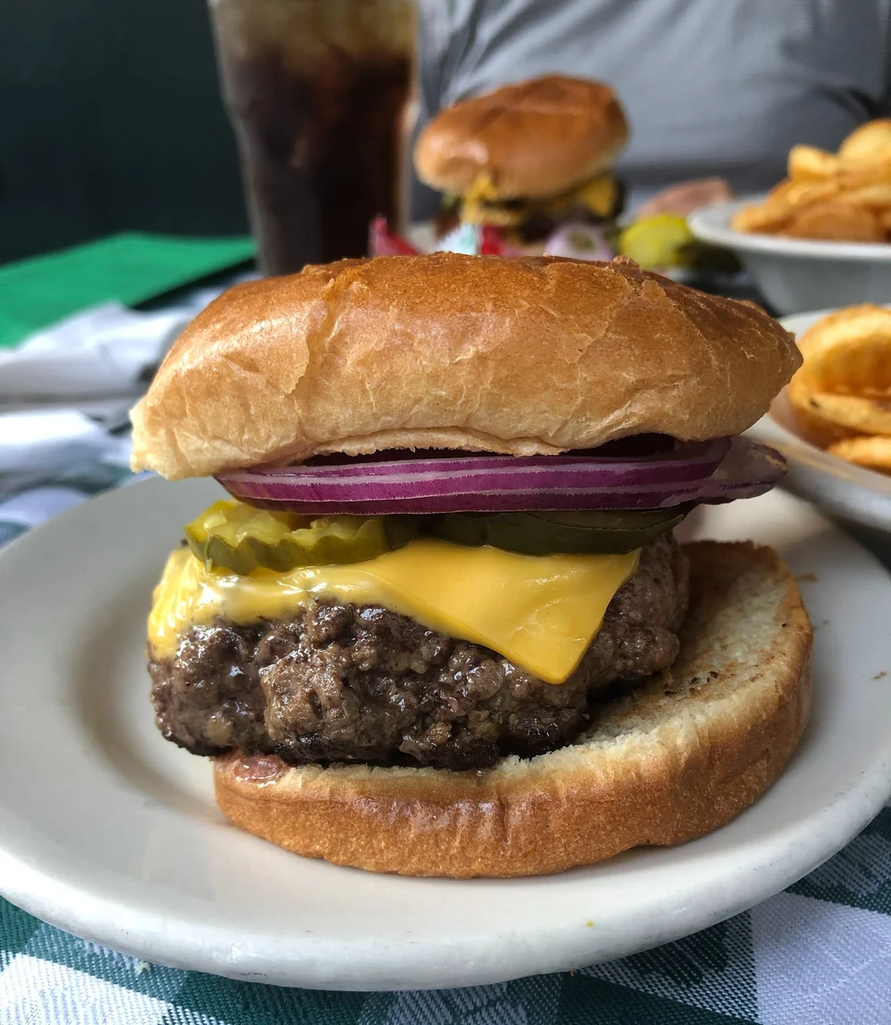 JG Melon — Mike Eats NYC Burgers