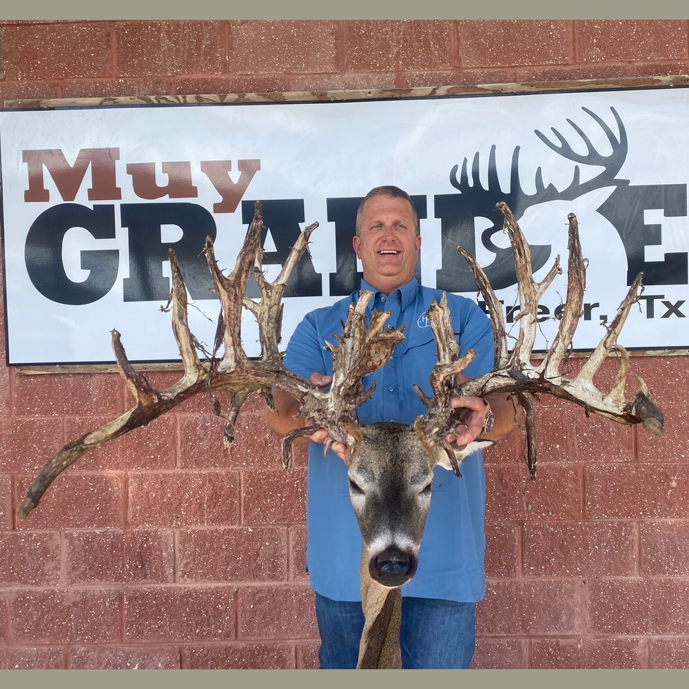 Macho Grande 22-23 — Muy Grande