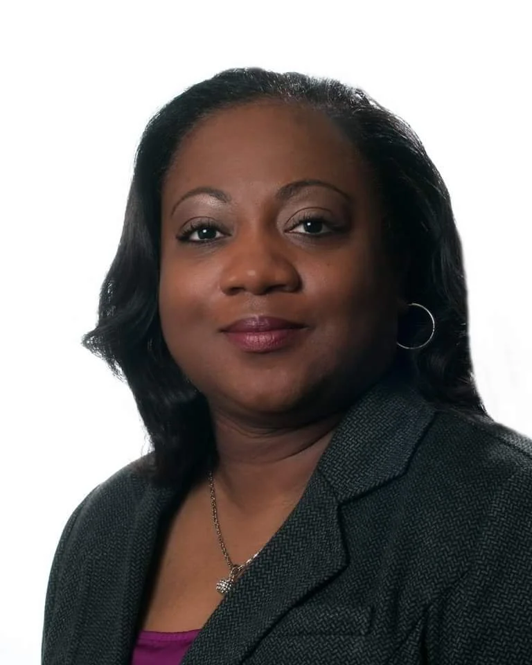 Lisa Holmes's Instagram, Twitter & Facebook on IDCrawl