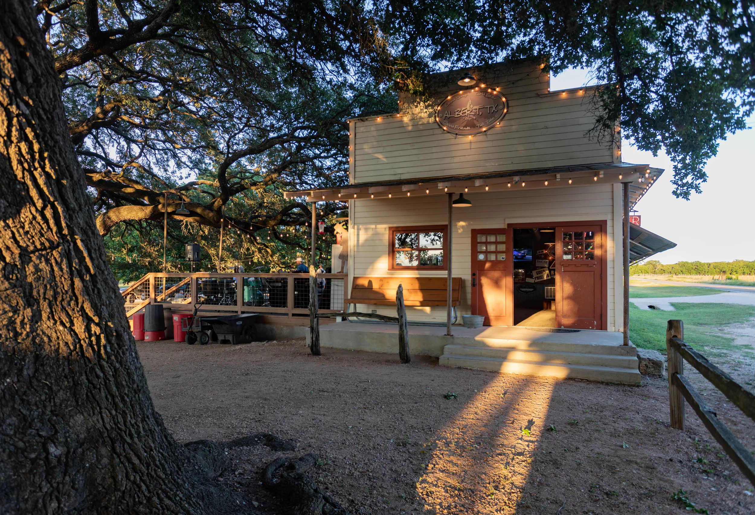 Albert, TX - ICEHOUSE & DANCEHALL