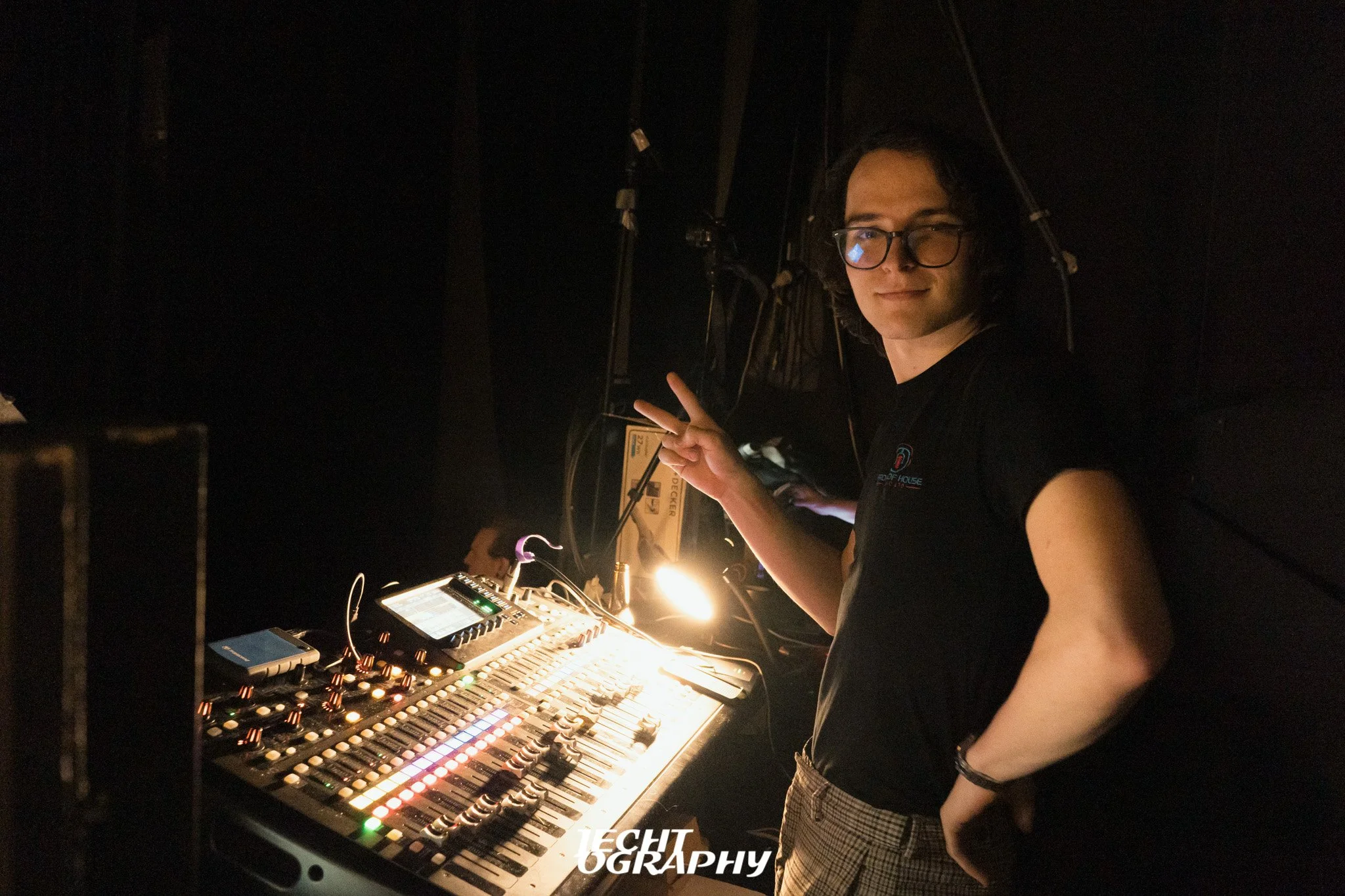 Devon Welch plays Galatos - SKRAM Walk Into The Sun Album Release Tour ...