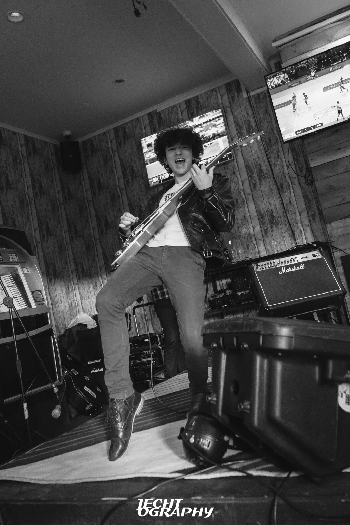 Caravel plays Pinetree Arms - ROCK THE PINETREES November — Jechtography