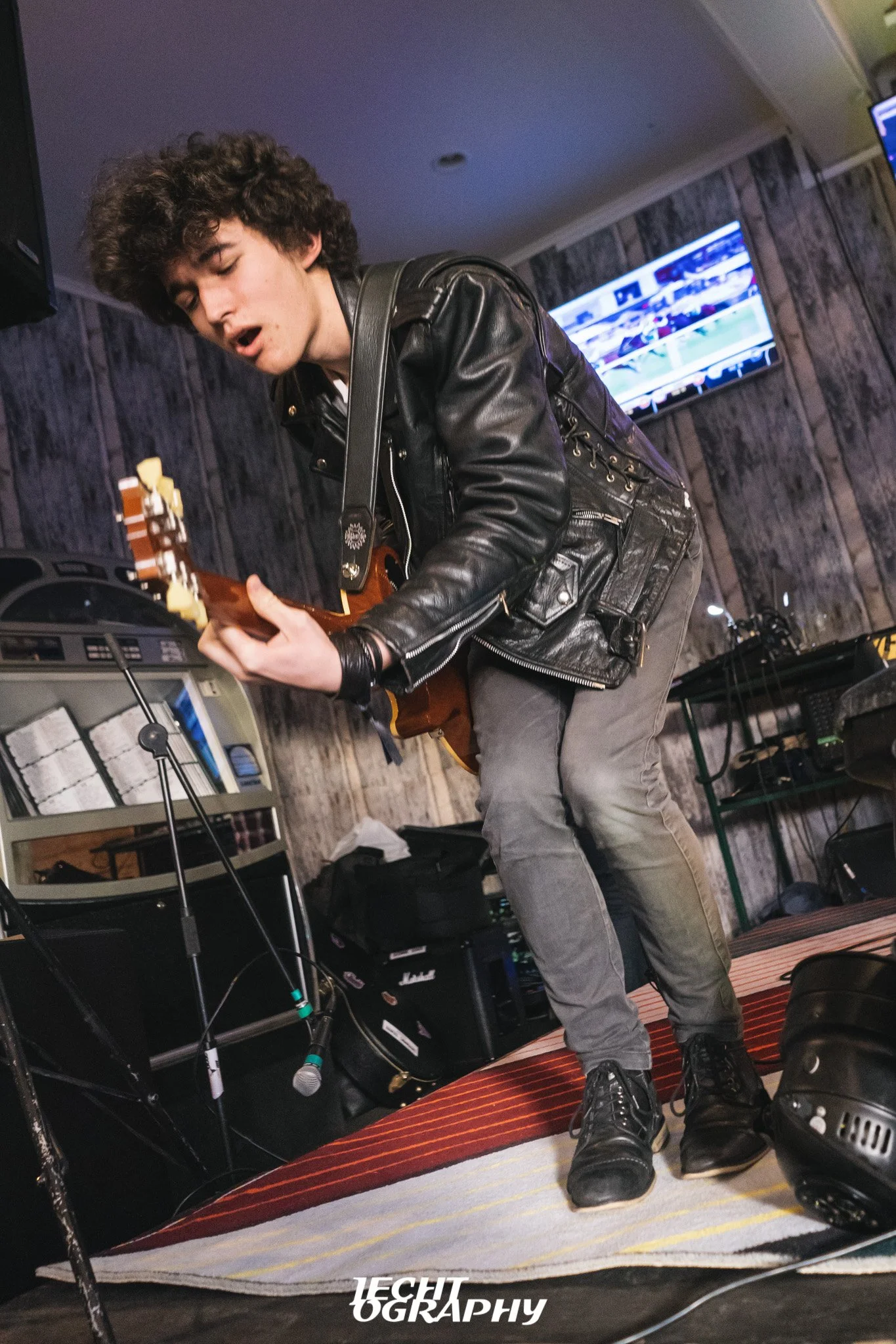 Caravel plays Pinetree Arms - ROCK THE PINETREES November — Jechtography