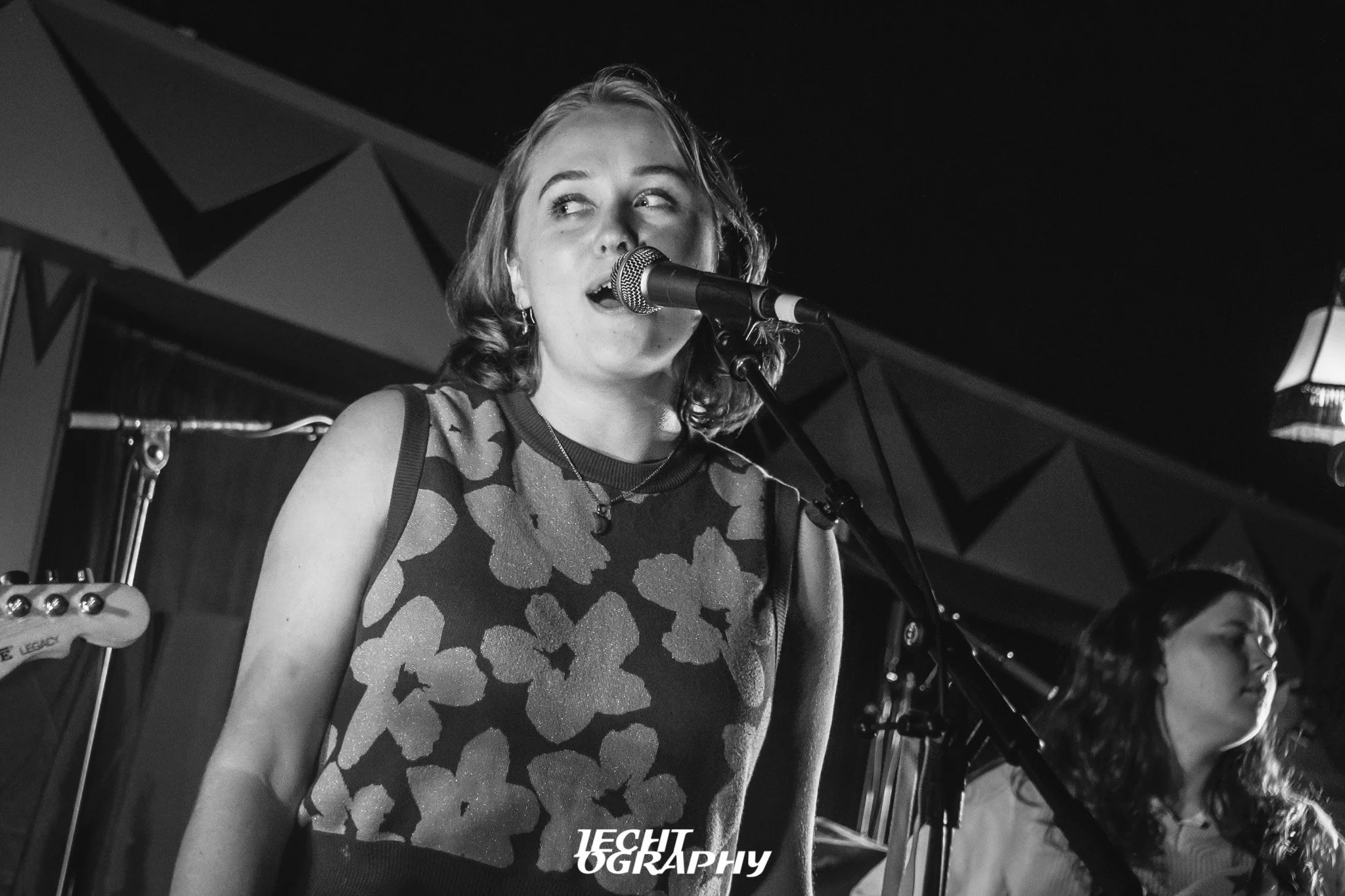 Sureboy plays Waihi Beach Hotel - Summer In Waihi — Jechtography