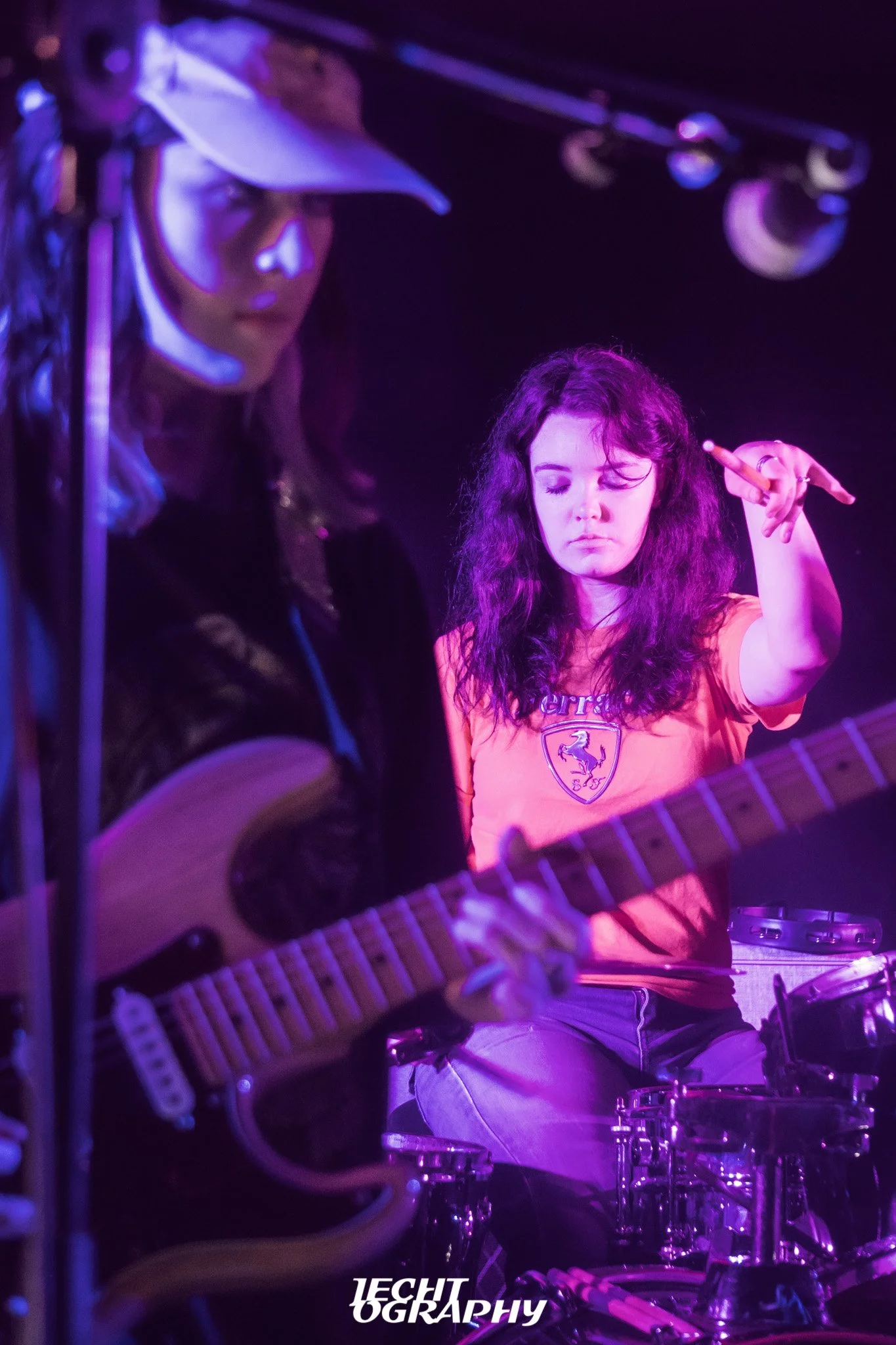 Sureboy plays Waihi Beach Hotel - Summer In Waihi — Jechtography