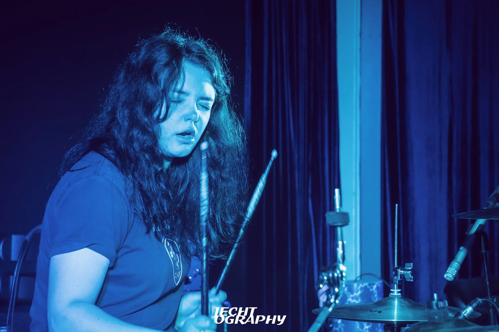 Sureboy plays Waihi Beach Hotel - Summer In Waihi — Jechtography